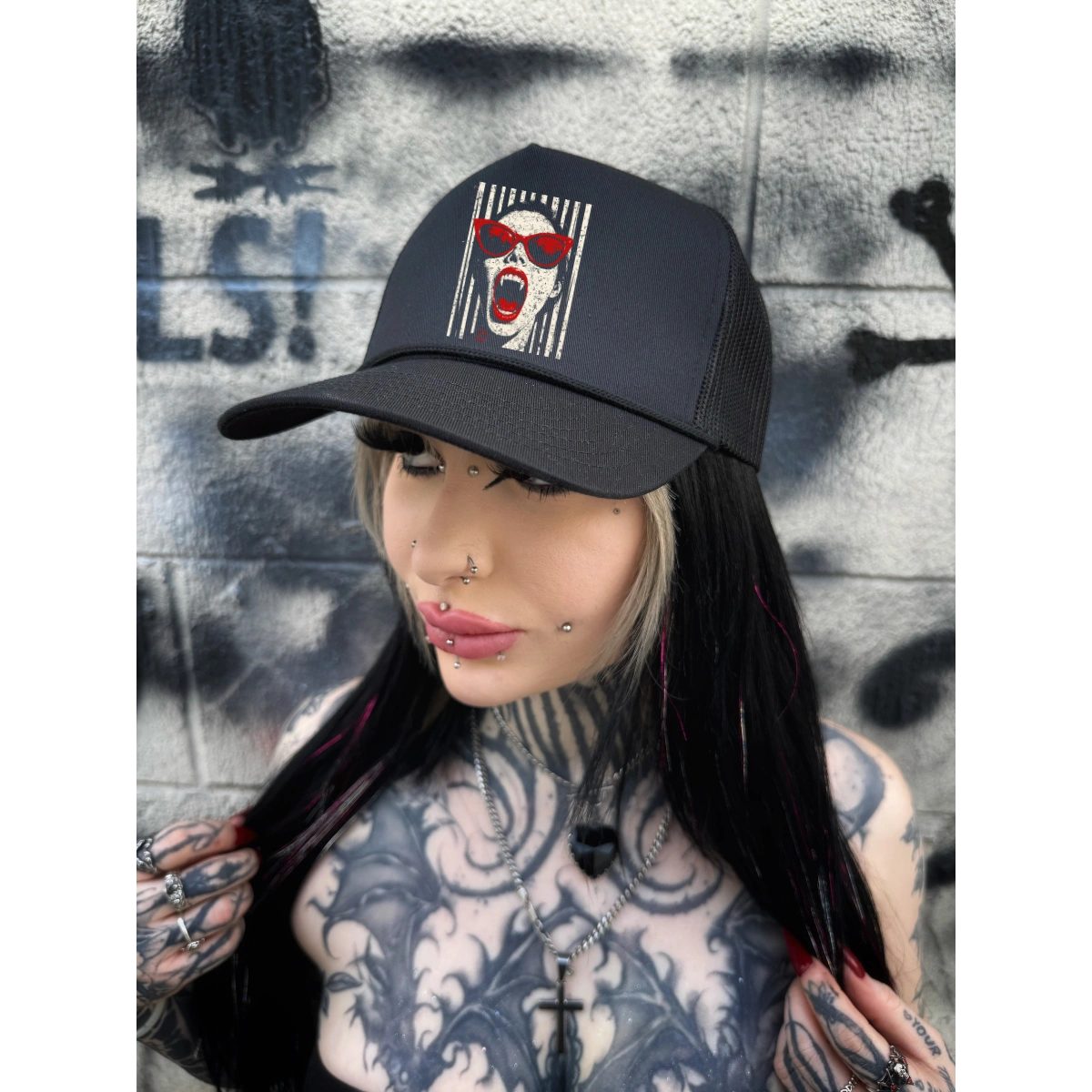VAMPIRE CURVED BILL BLACK HAT – The Drive Clothing
